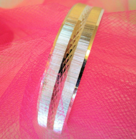 1960's MODERNIST TRIFARI BANGLE -Gleaming Textured Br… - Gem