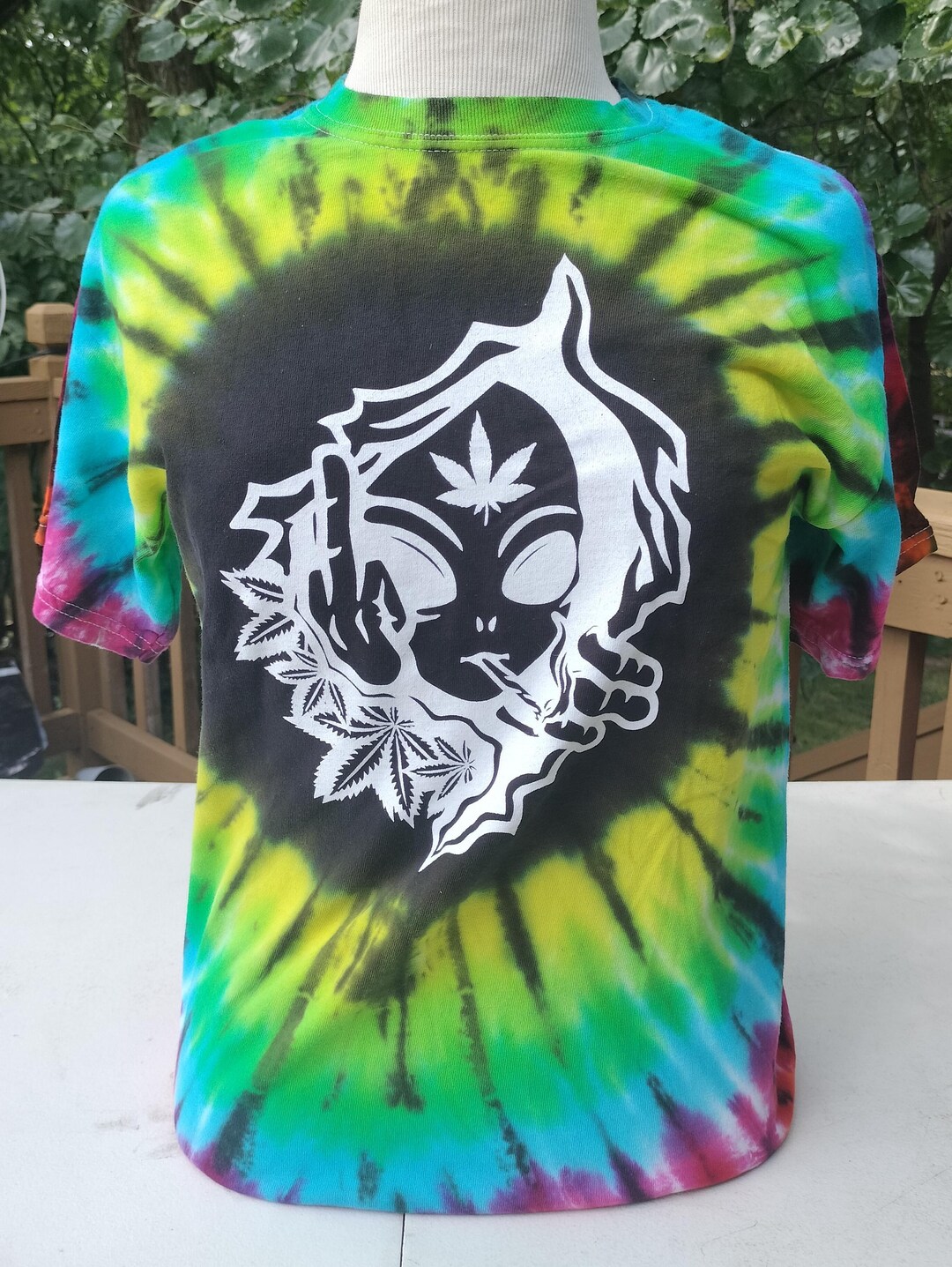 Alien Tie-dye T-shirt - Etsy