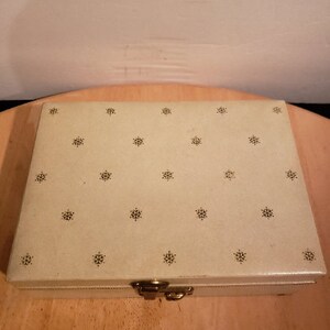 Vintage Cream Colored Jewelry Box - Etsy