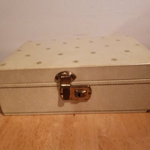 Vintage Cream Colored Jewelry Box - Etsy