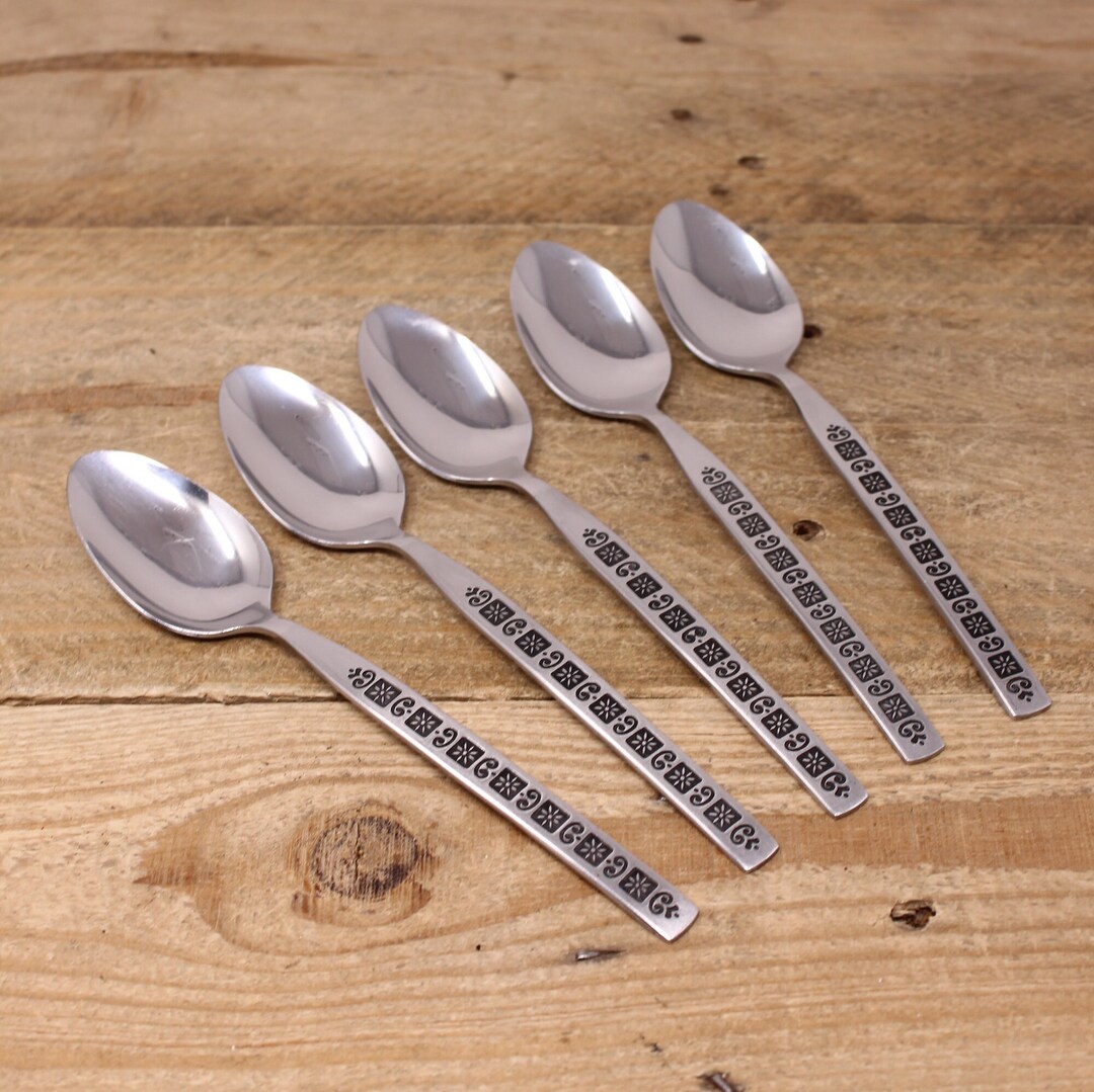 Vintage Set of 5 Star and Scroll Design Place Spoons / Oval Soup Spoons ...