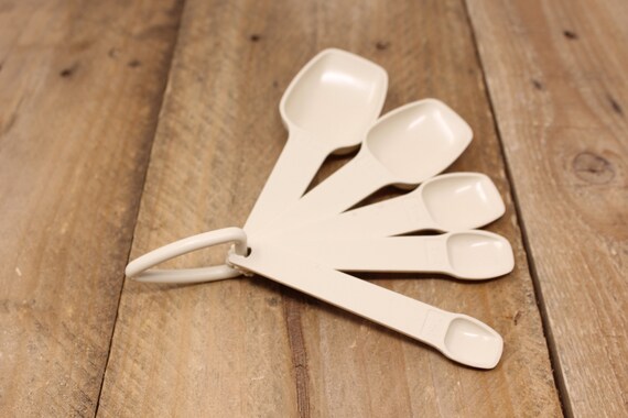 Off-White Vintage Tupperware Measuring Spoons Cookware Kitchen & Dining ...