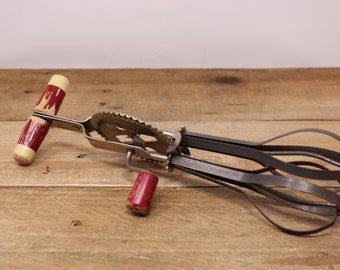 Vintage Maynard Egg Beater / Hand Mixer - Etsy