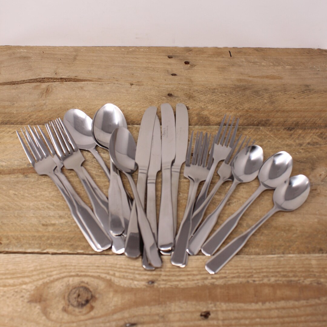 Vintage Rogers & Co. Stainless Flatware Set - 20 Pieces (4 Place ...