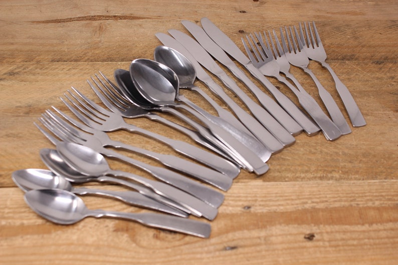 Vintage Olde Boston - Rogers & Co. Stainless Flatware Set - 20 Pieces ...