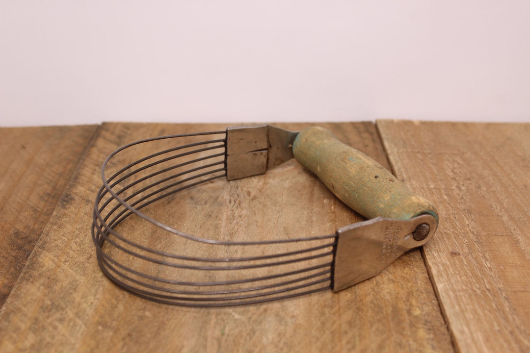 Vintage Androck Pastry Cutter With a Once Green Wooden Handle - Etsy