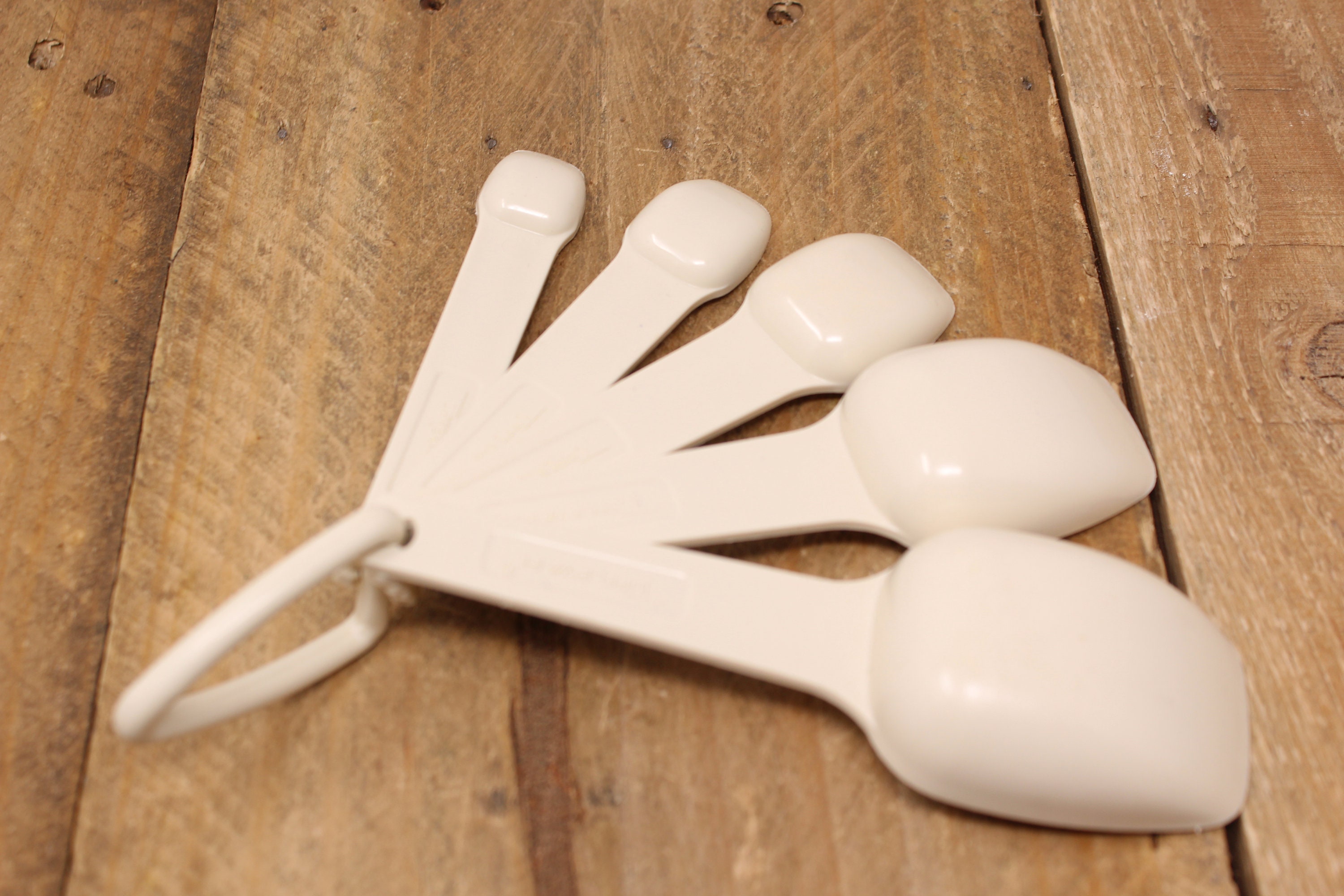 Off-White Vintage Tupperware Measuring Spoons Cookware Kitchen & Dining ...