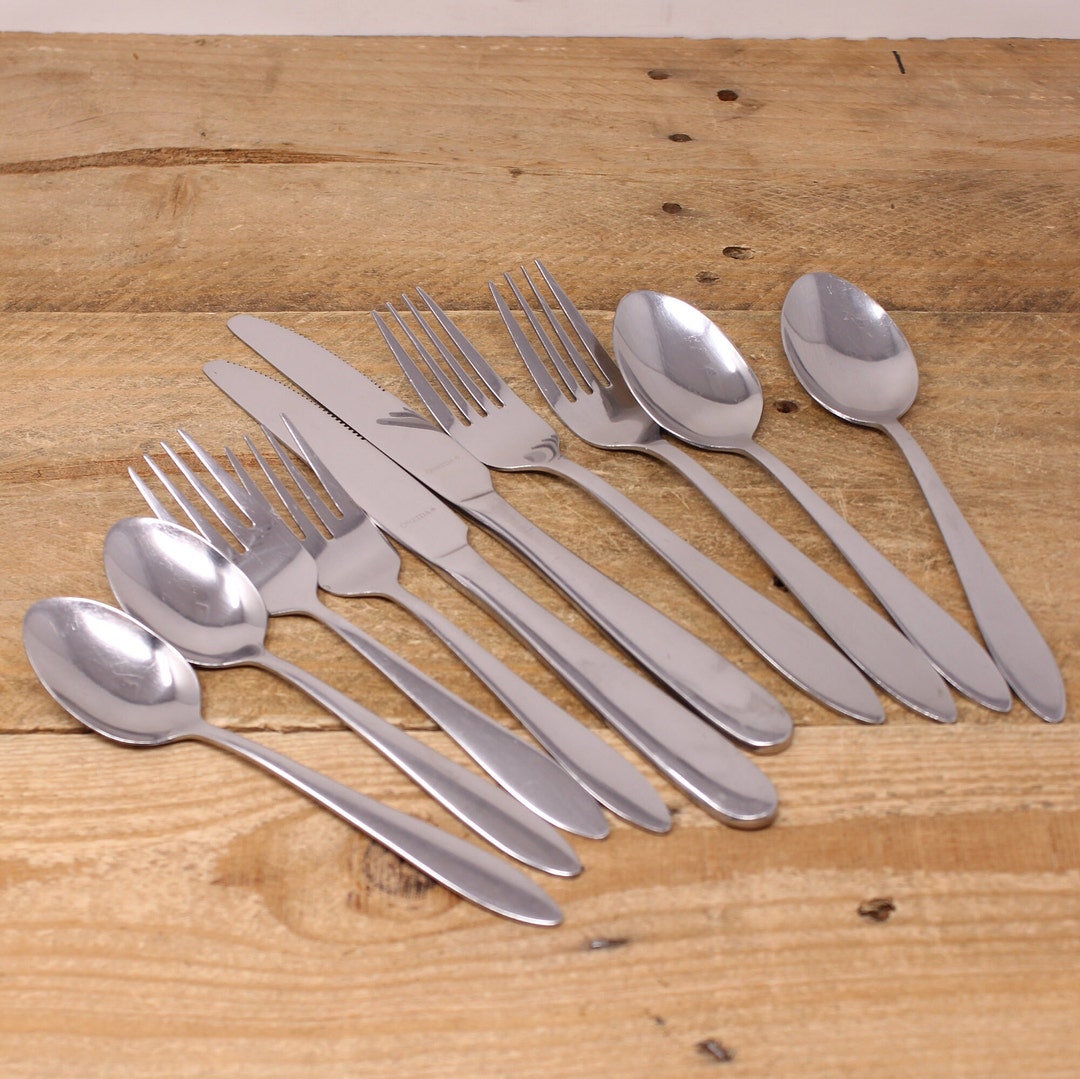 Mooncrest - Stainless Flatware Set by Oneida - 10 Pieces (2 Place ...