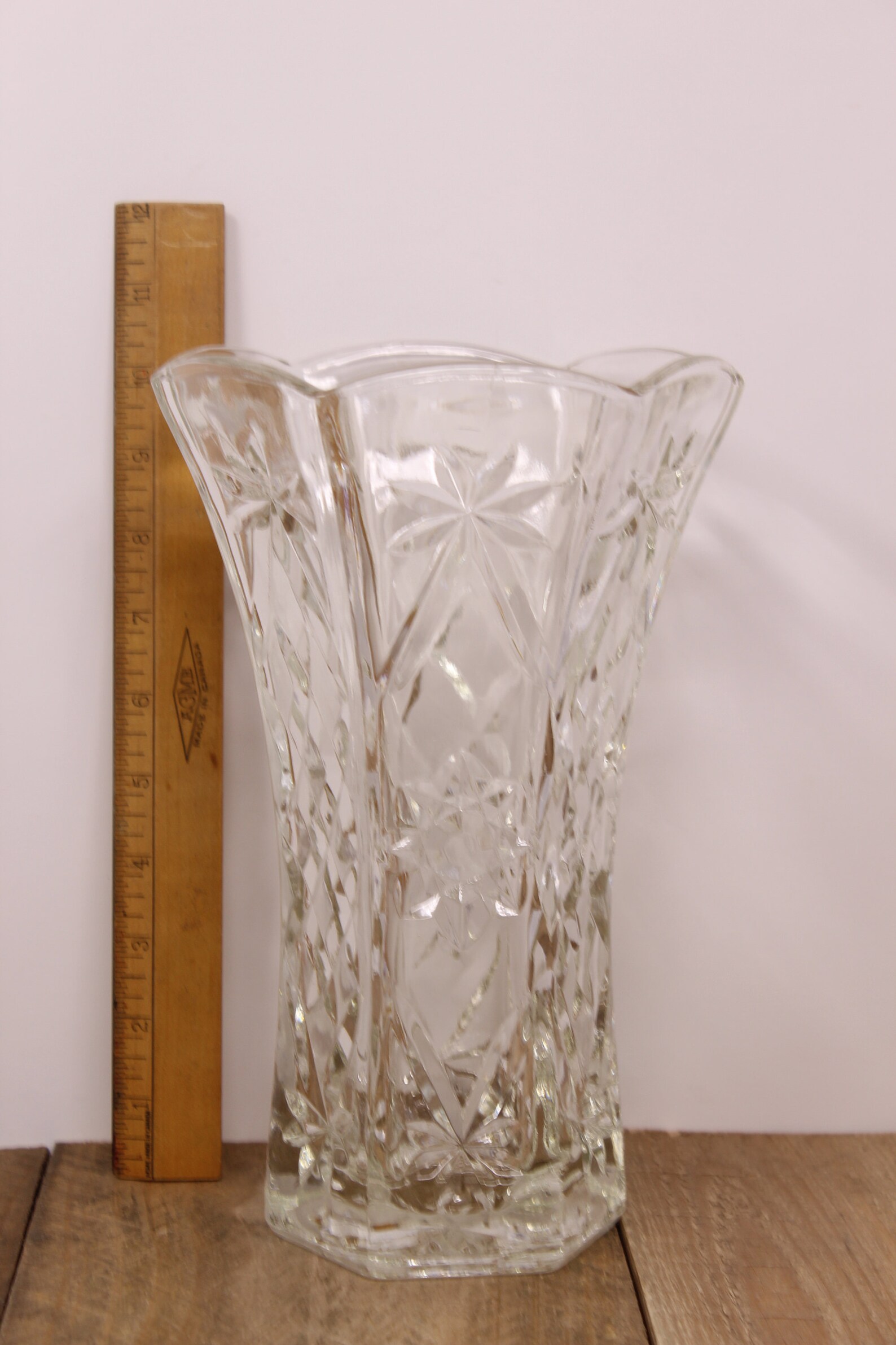 Vintage 10.25 Flared Anchor Hocking Prescut Starburst Glass Flower Vase ...