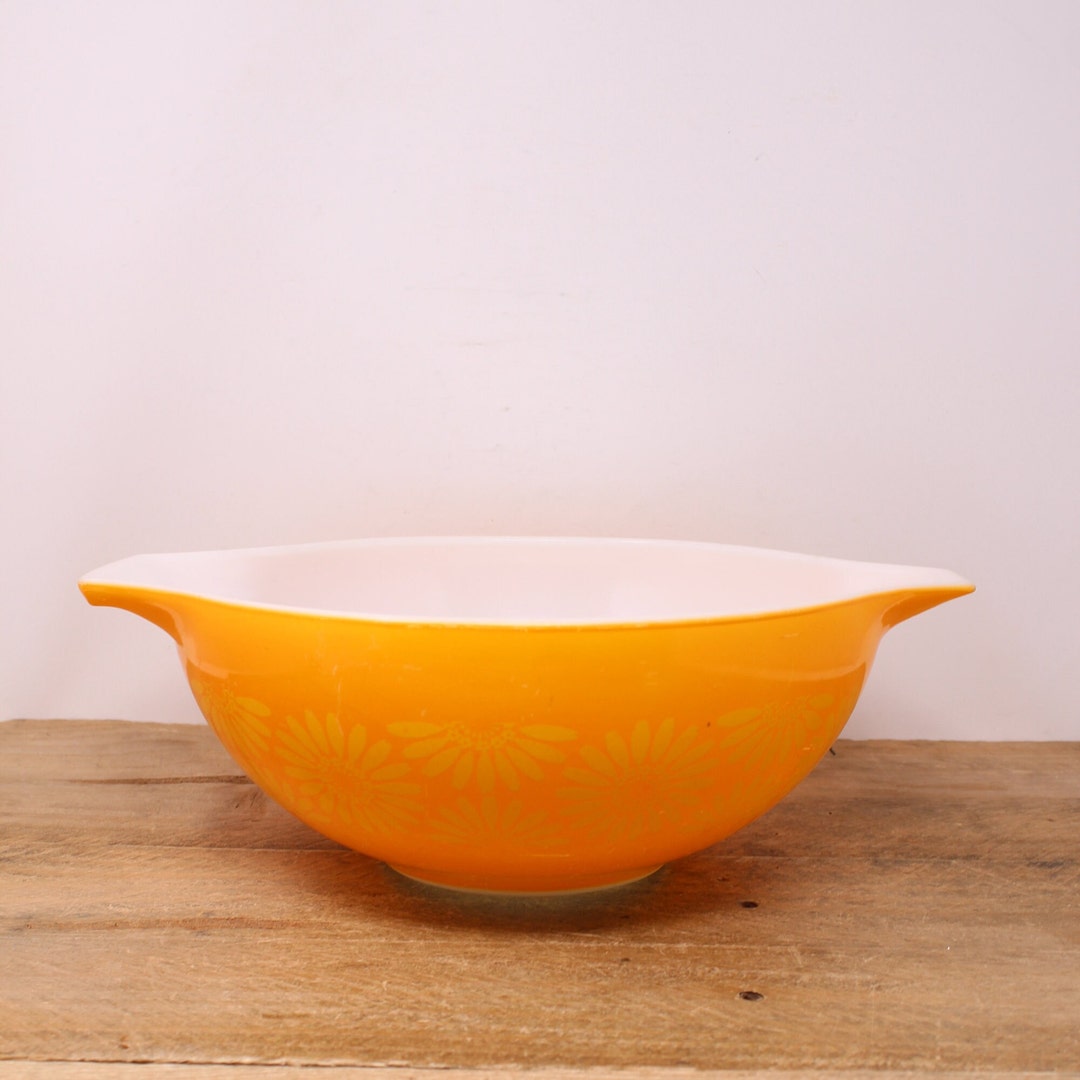 Vintage Pyrex Daisy Gold Cinderella Mixing Bowl 444 13 Bowl - Etsy
