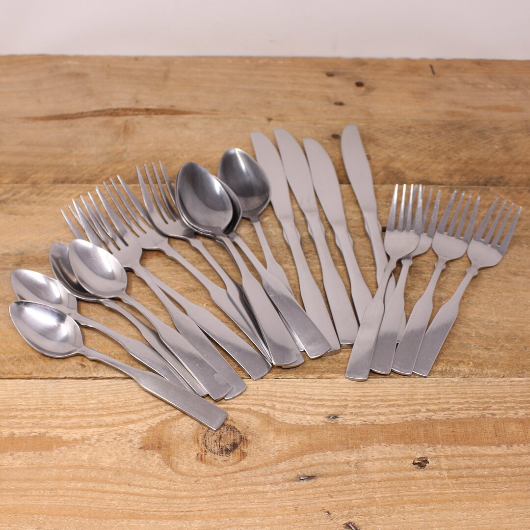 Vintage Olde Boston - Rogers & Co. Stainless Flatware Set - 20 Pieces ...