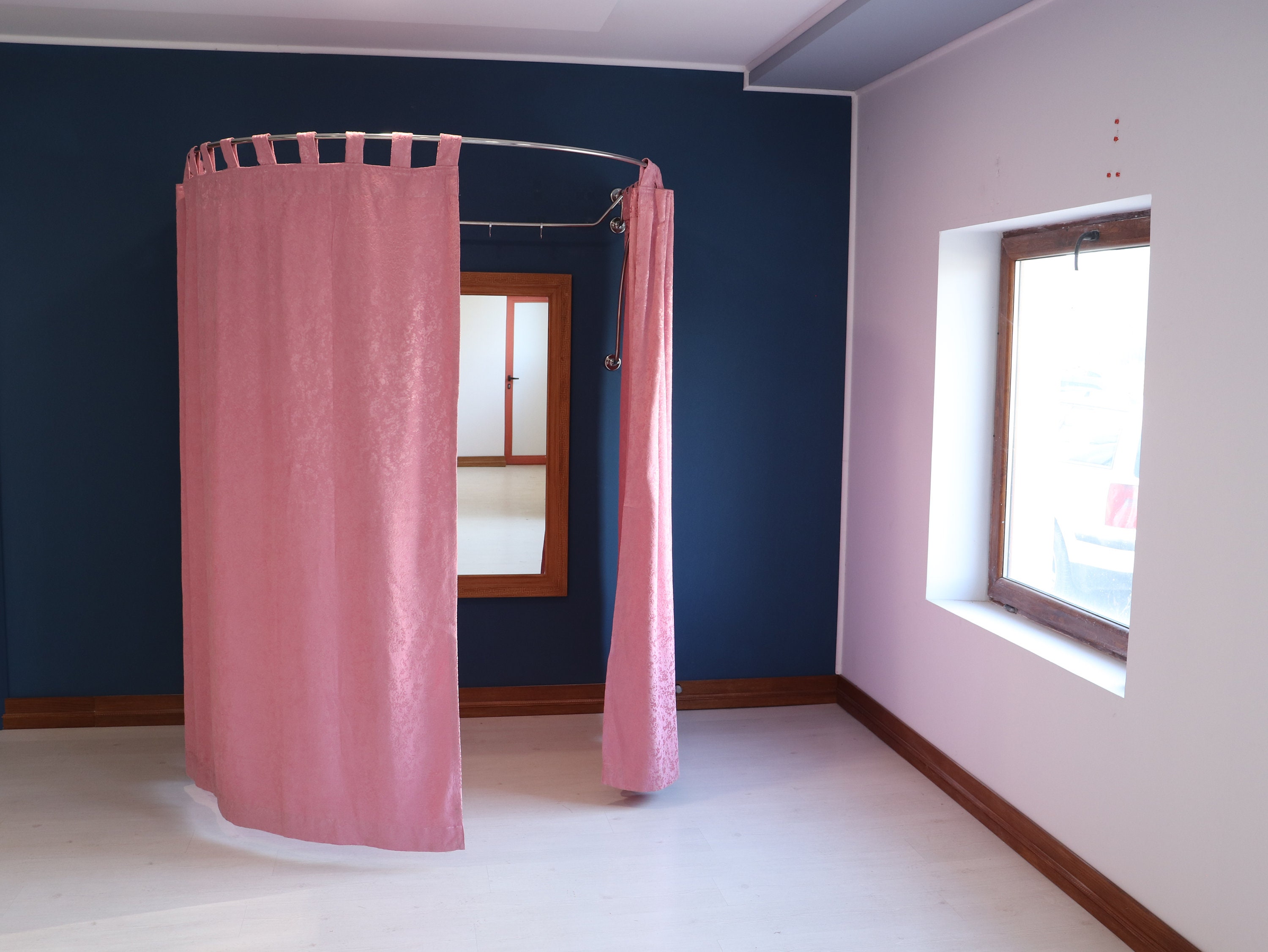 U-shaped Fitting and Dressing Room for Wall Montage With Italian Style ...