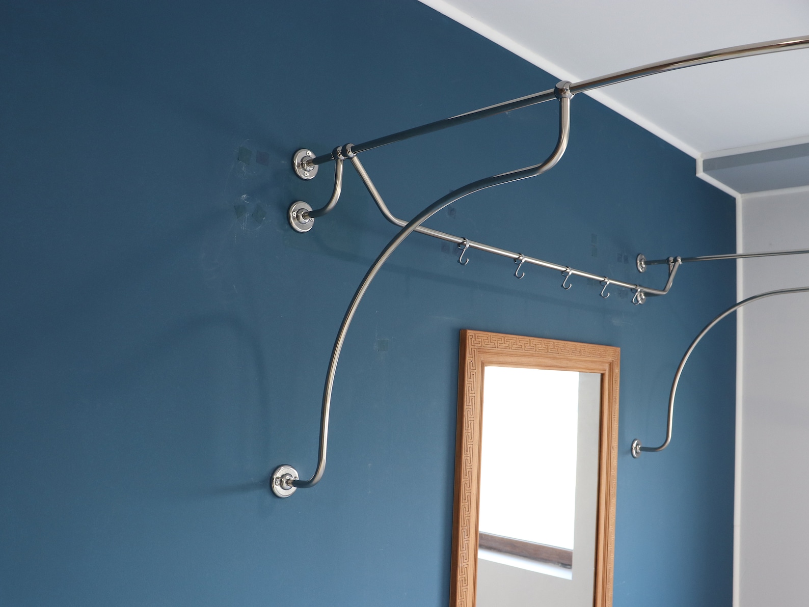 U-shaped Fitting and Dressing Room for Wall Montage With Italian Style ...