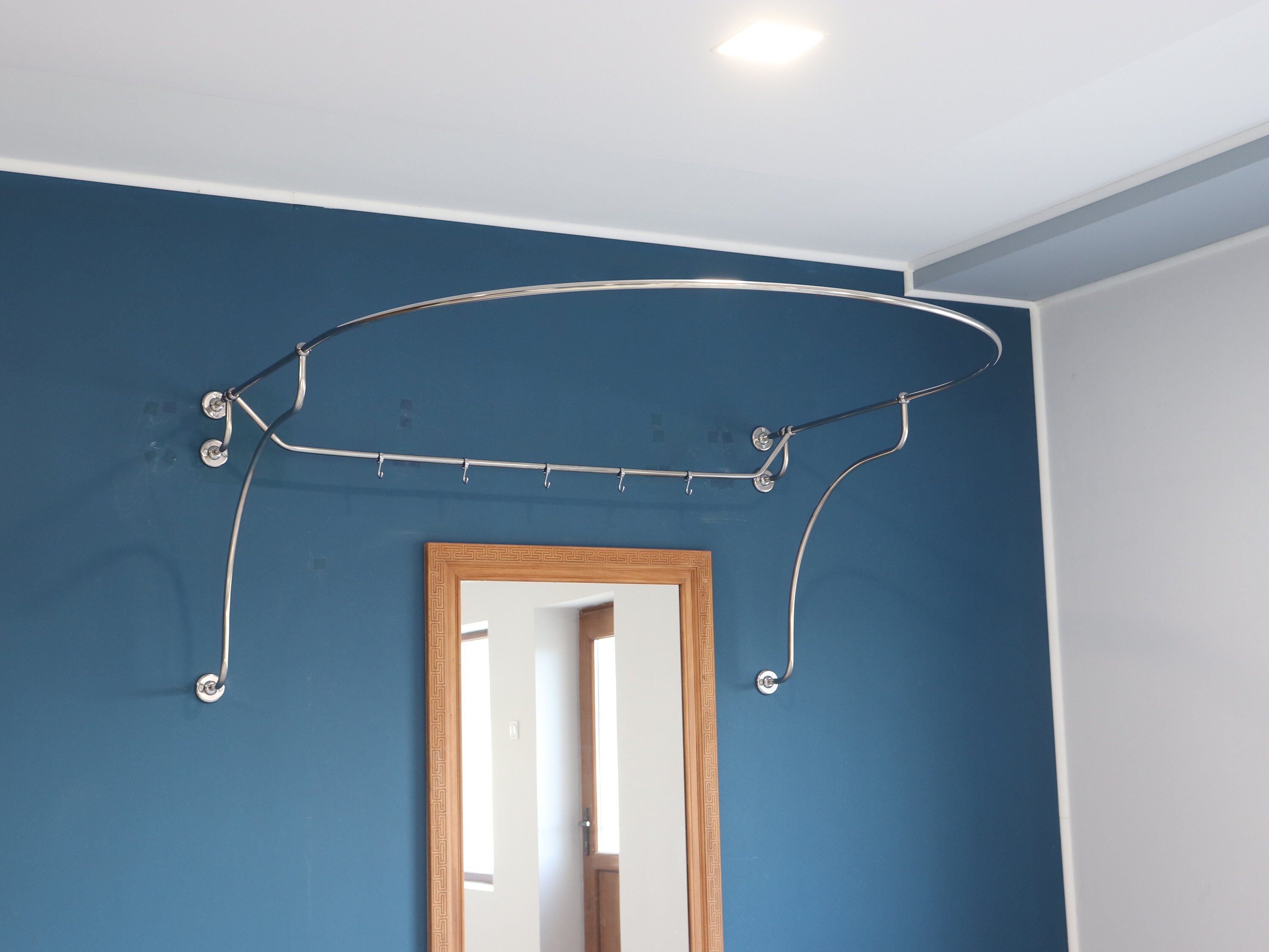 U-shaped Fitting and Dressing Room for Wall Montage With Italian Style ...