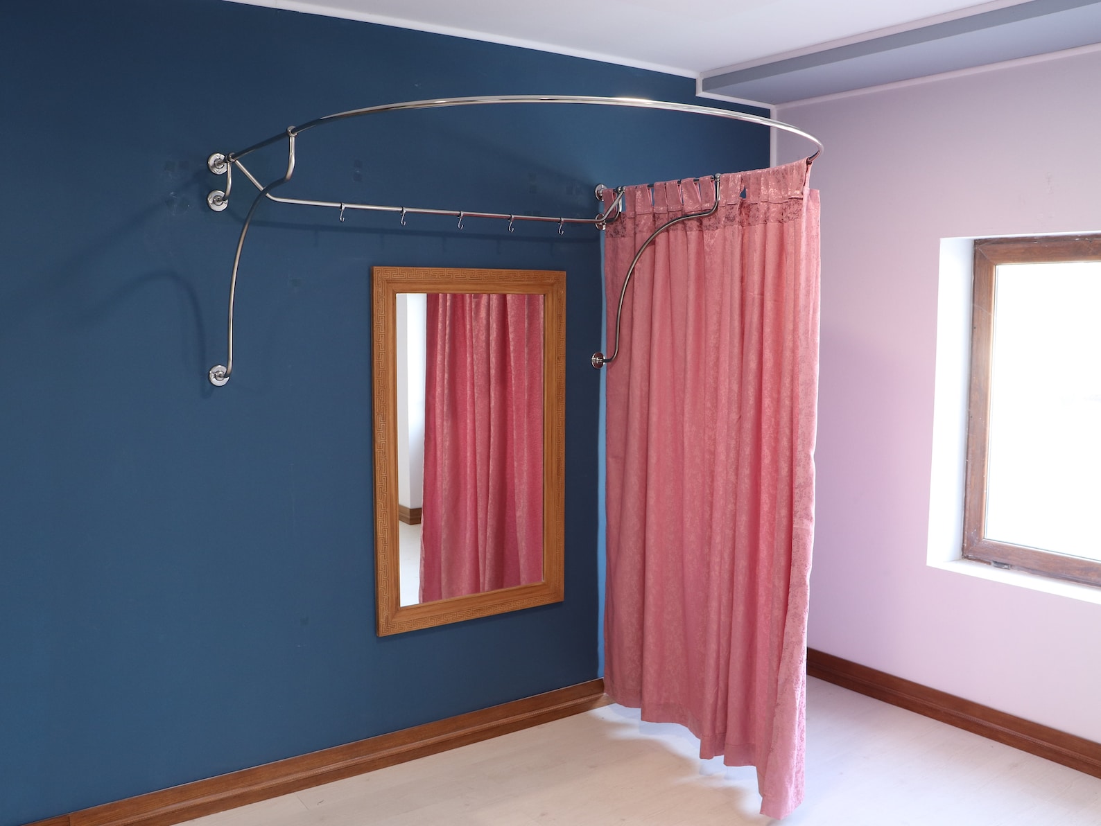 U-shaped Fitting and Dressing Room for Wall Montage With Italian Style ...