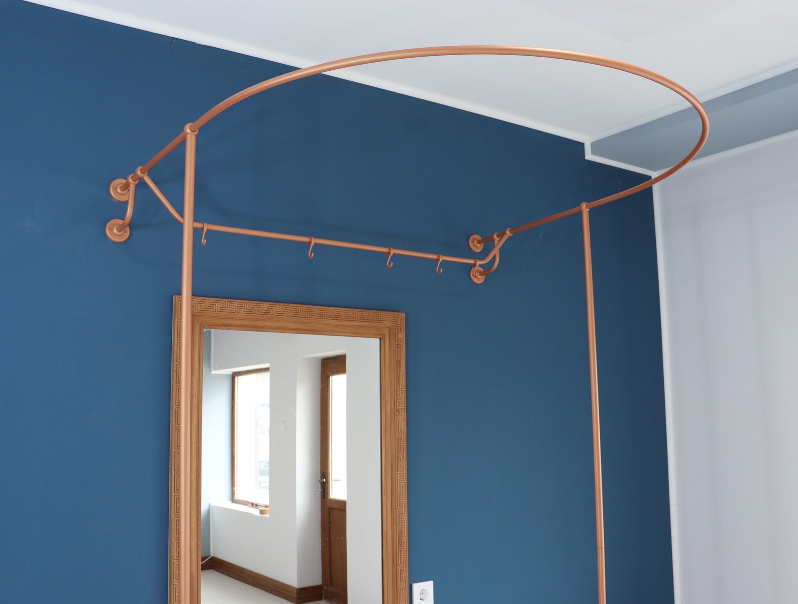 U Shaped Standing Oval Fitting and Dressing Room With Clothes Hanger ...