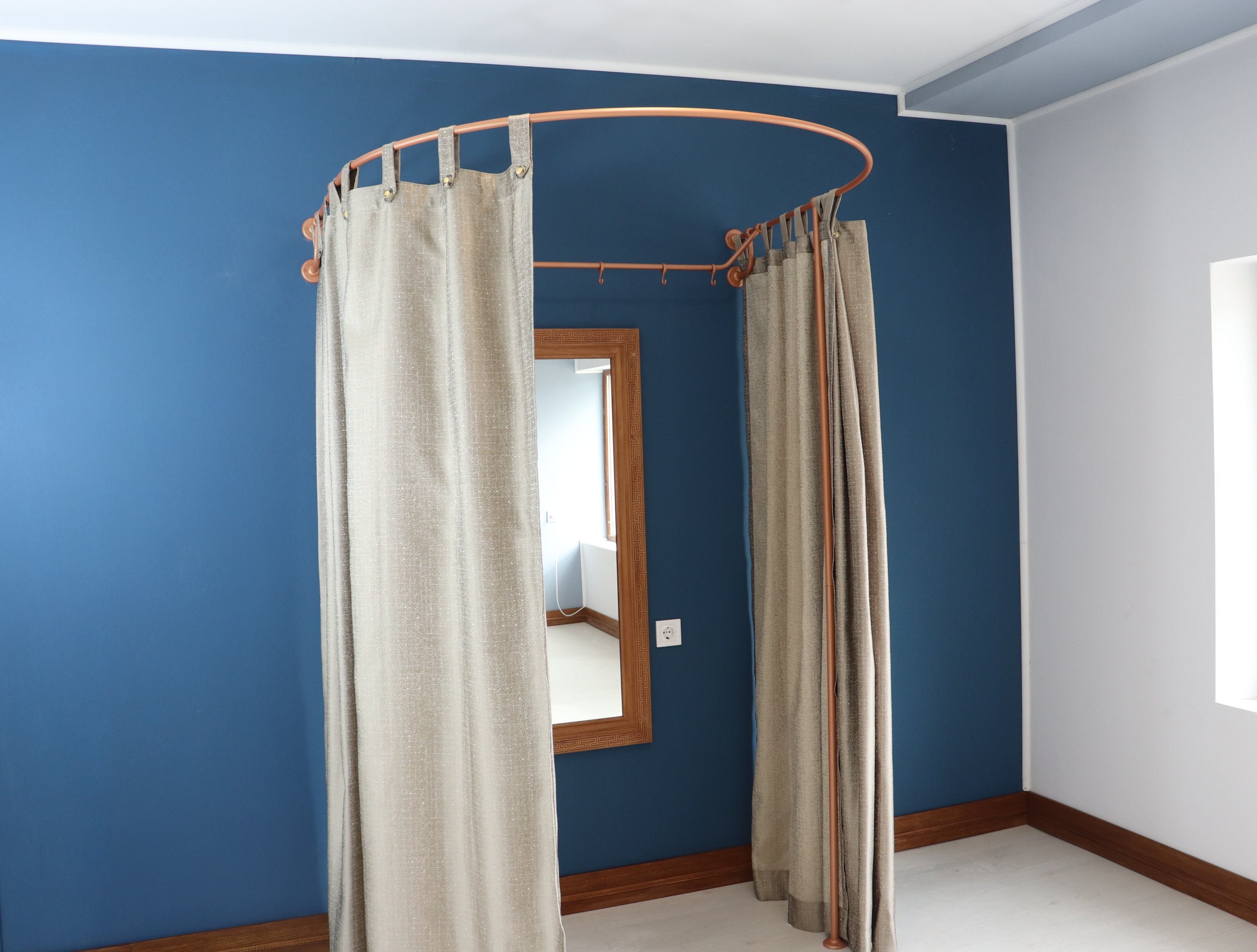 U Shaped Standing Oval Fitting and Dressing Room With Clothes Hanger ...