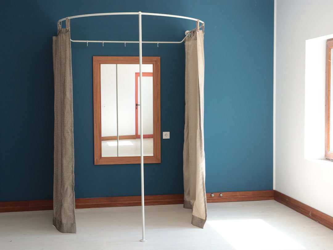 U Shaped Standing Oval Fitting and Dressing Room With Clothes Hanger ...