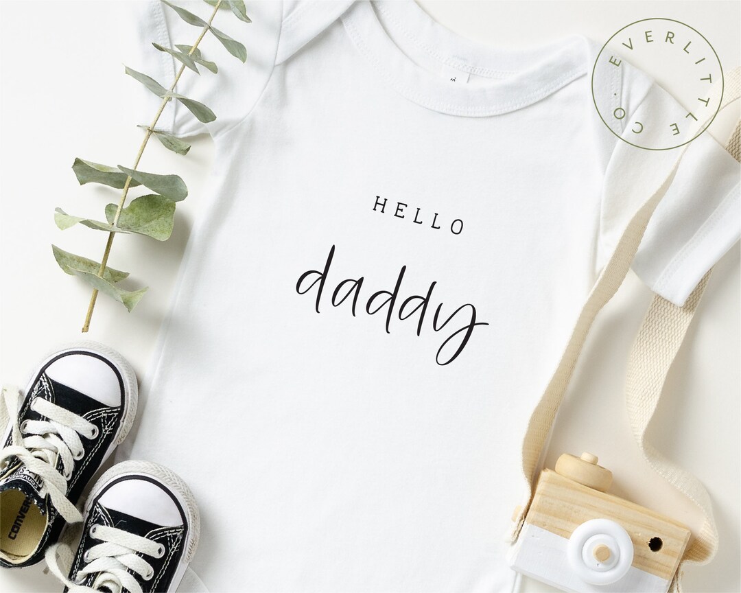 Hello Daddy Baby Announcement Onesie® for Husband, Pregnancy ...
