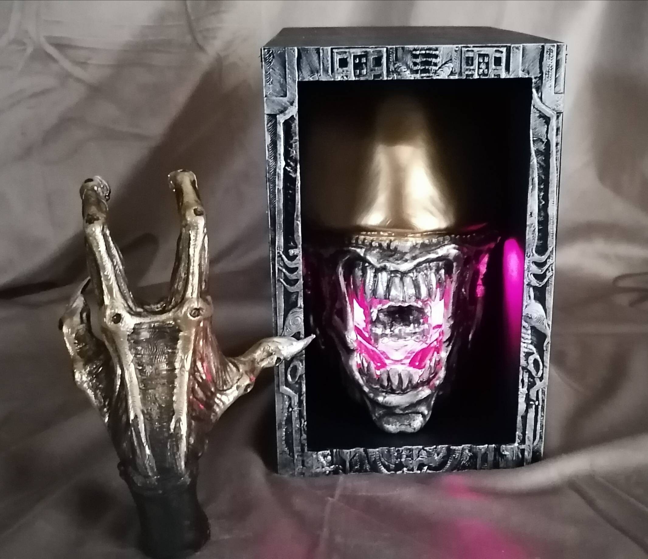 Book Nook Shelf Insert Alien Xenomorph, Bookend - Etsy