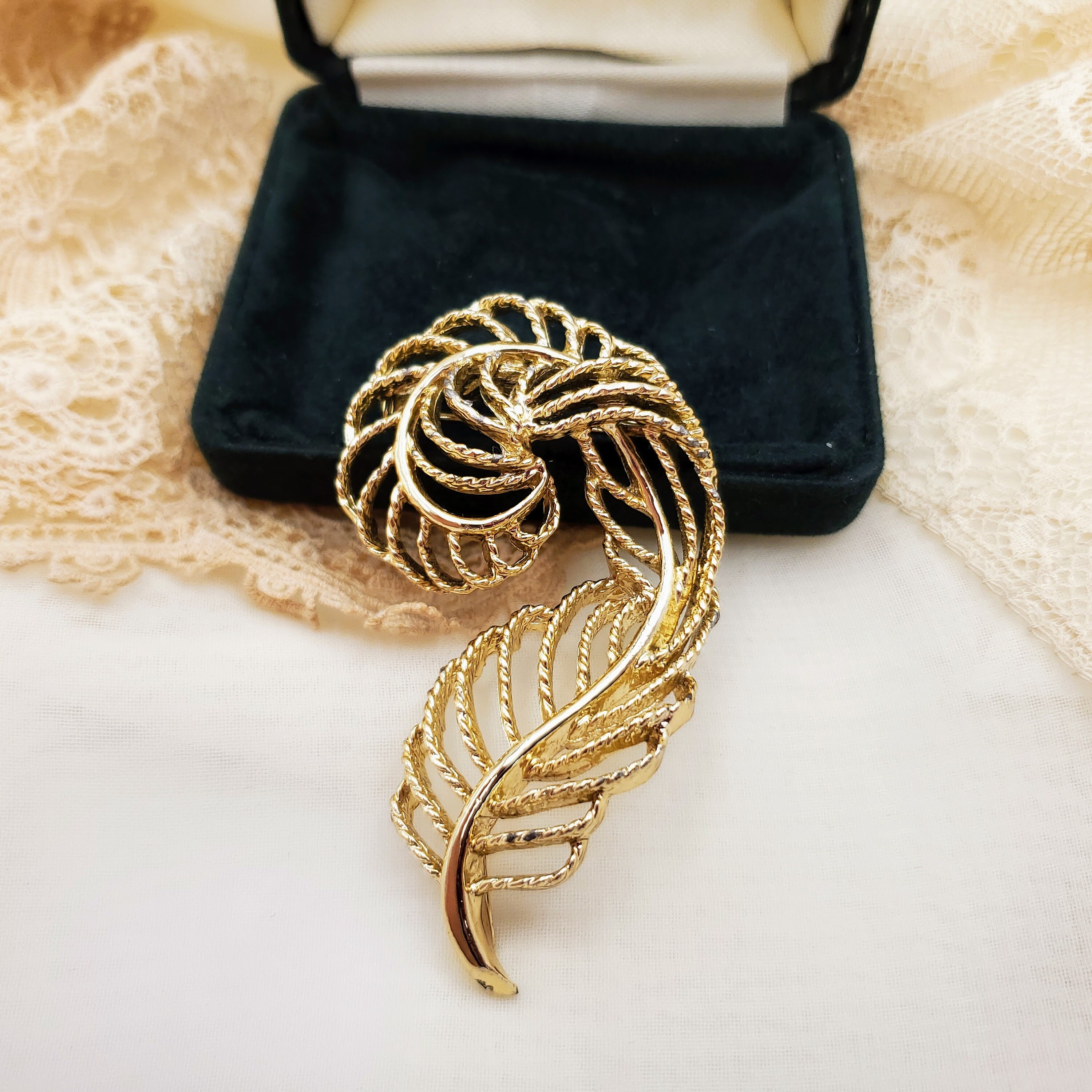 Vintage Gerry's Large Gold Feather Brooch, Dark Academia Feather Pin ...