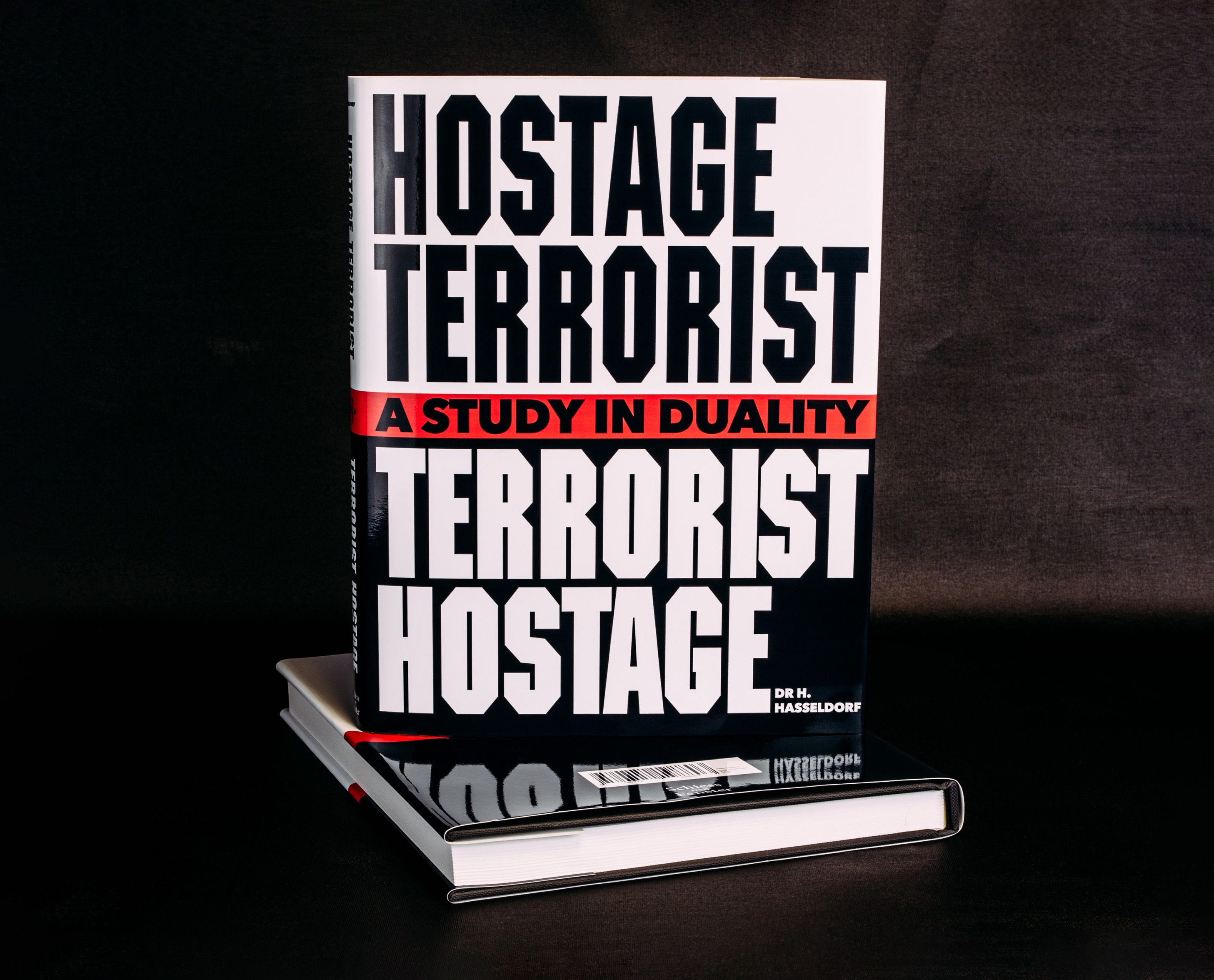 Hostage Terrorist, Terrorist Hostage, a Study in Duality Book Die Hard ...