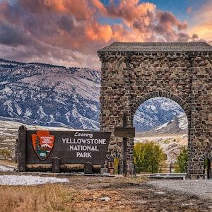 Yellowstone Roosevelt Arch, North Entrance, Grand Teton, Jackson Hole ...