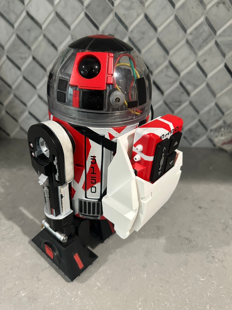 Star Wars Galaxy’s Edge Droid Depot Clone Trooper Remote Holder ...