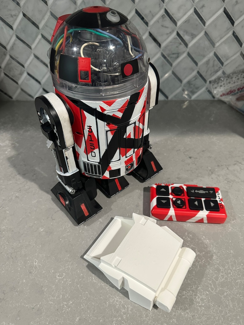 Star Wars Galaxy’s Edge Droid Depot Clone Trooper Remote Holder ...