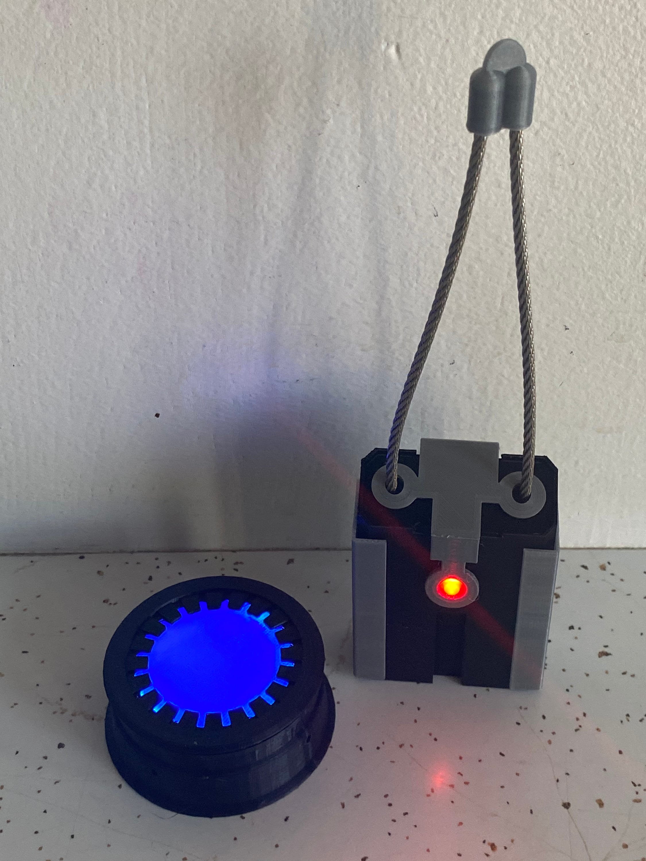 Mandalorian Tracking Fob & Bounty Puck - Etsy Canada