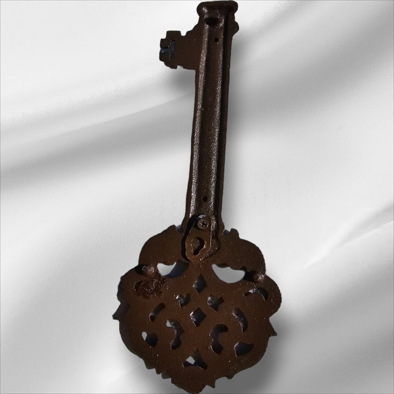 Vintage Large Cast Iron Decorative Skeleton Key 10" Wall Decoration - Etsy