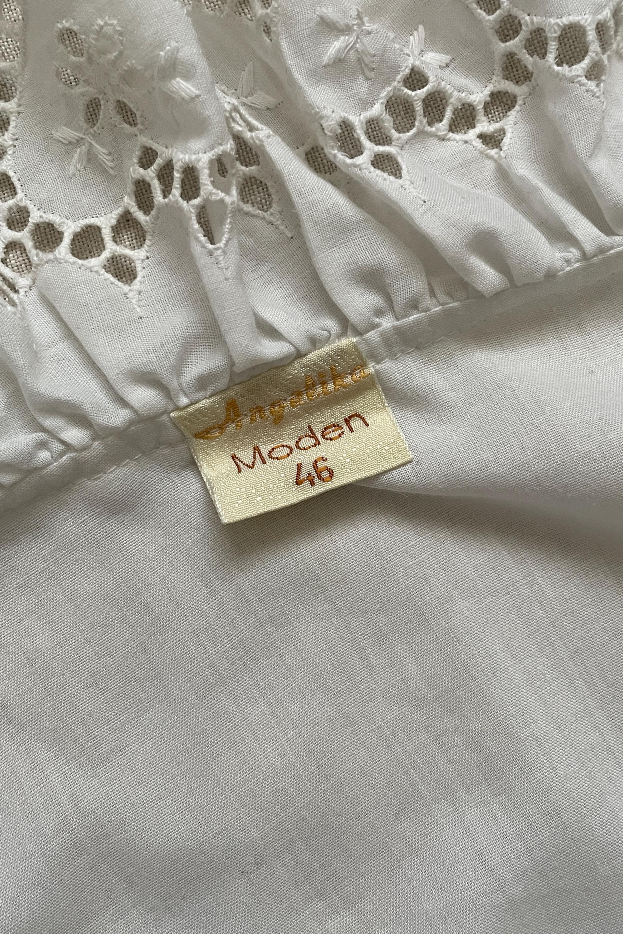 Vintage Austrian Blouse With Puff Sleeves and Elegant Lace Details ...