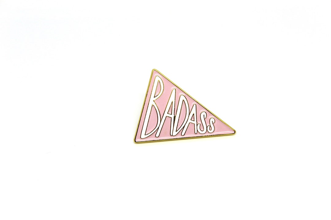 Insignia de Badass Pin de esmalte duro Pin de esmalte rosa - Etsy España