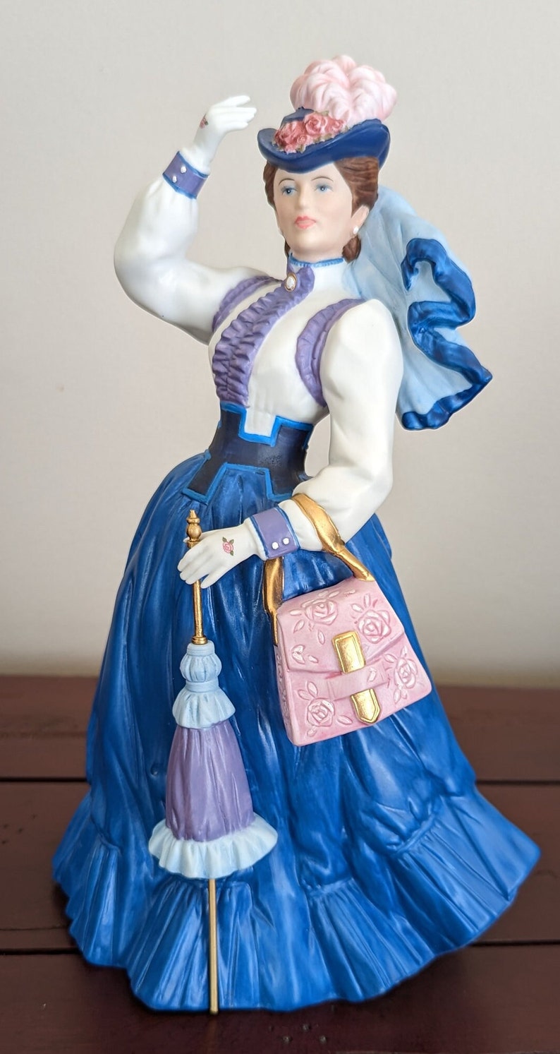 Avon 1996 Mrs. Albee Award Statue, Blue Mrs. Albee Presidents Club ...