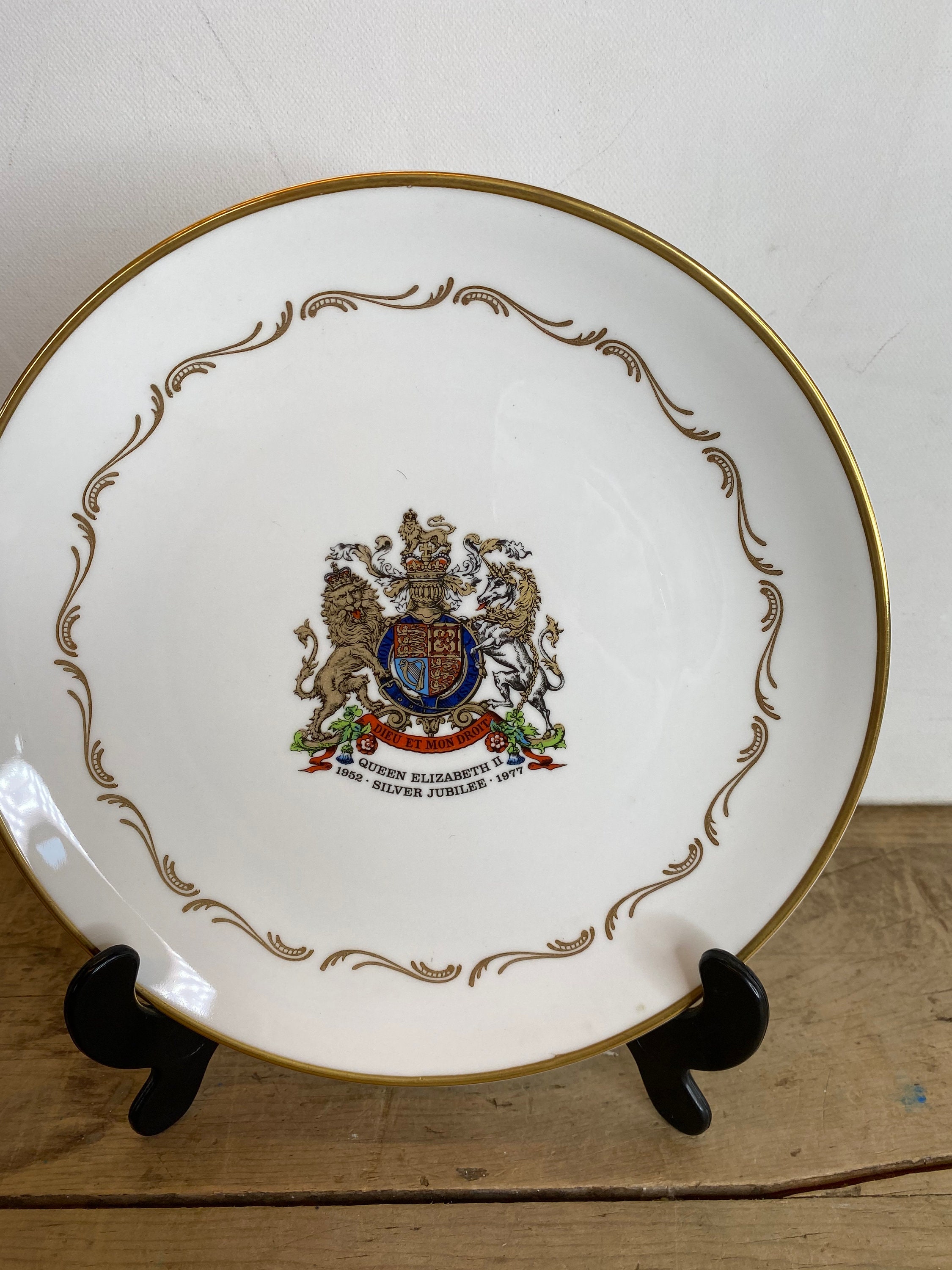 Memorabilia Art & Collectibles Vintage QUEEN ELIZABETH II Silver ...