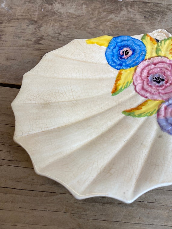 Vintage Unnamed Art Deco Cream Scallop Shell Shaped T… - Gem