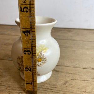 Vintage Aldridge Pottery Longton Cream Small Vase With White and Yellow ...