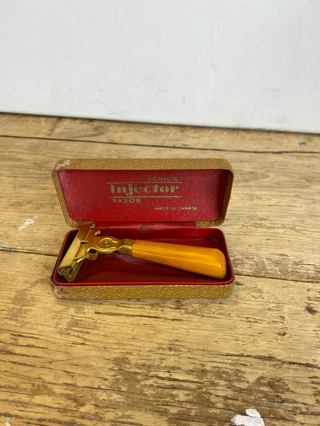 Vintage Boxed Schick Injector Razor With Butterscotch Bakelite Handle ...