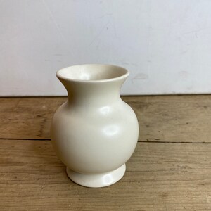 Vintage Aldridge Pottery Longton Cream Small Vase With White and Yellow ...