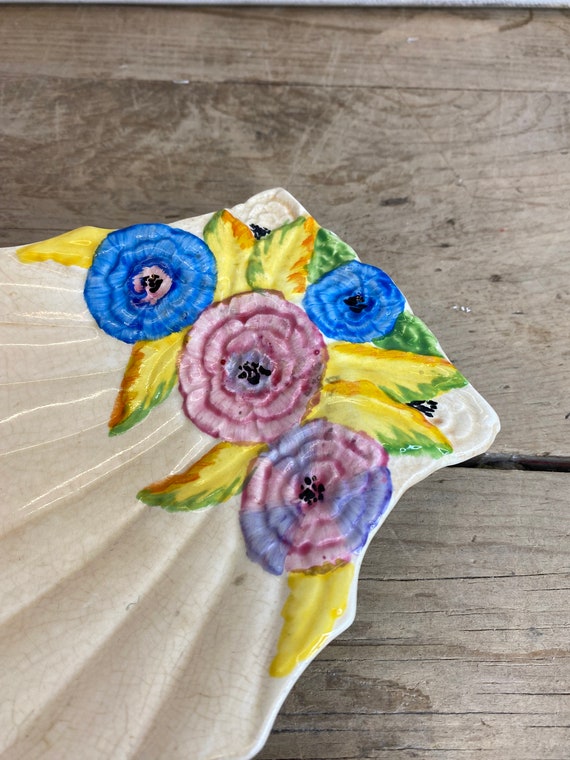 Vintage Unnamed Art Deco Cream Scallop Shell Shaped T… - Gem