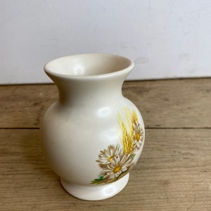 Vintage Aldridge Pottery Longton Cream Small Vase With White and Yellow ...