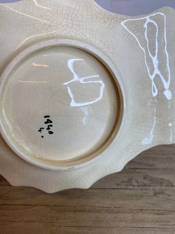 Vintage Unnamed Art Deco Cream Scallop Shell Shaped T… - Gem