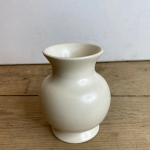 Vintage Aldridge Pottery Longton Cream Small Vase With White and Yellow ...
