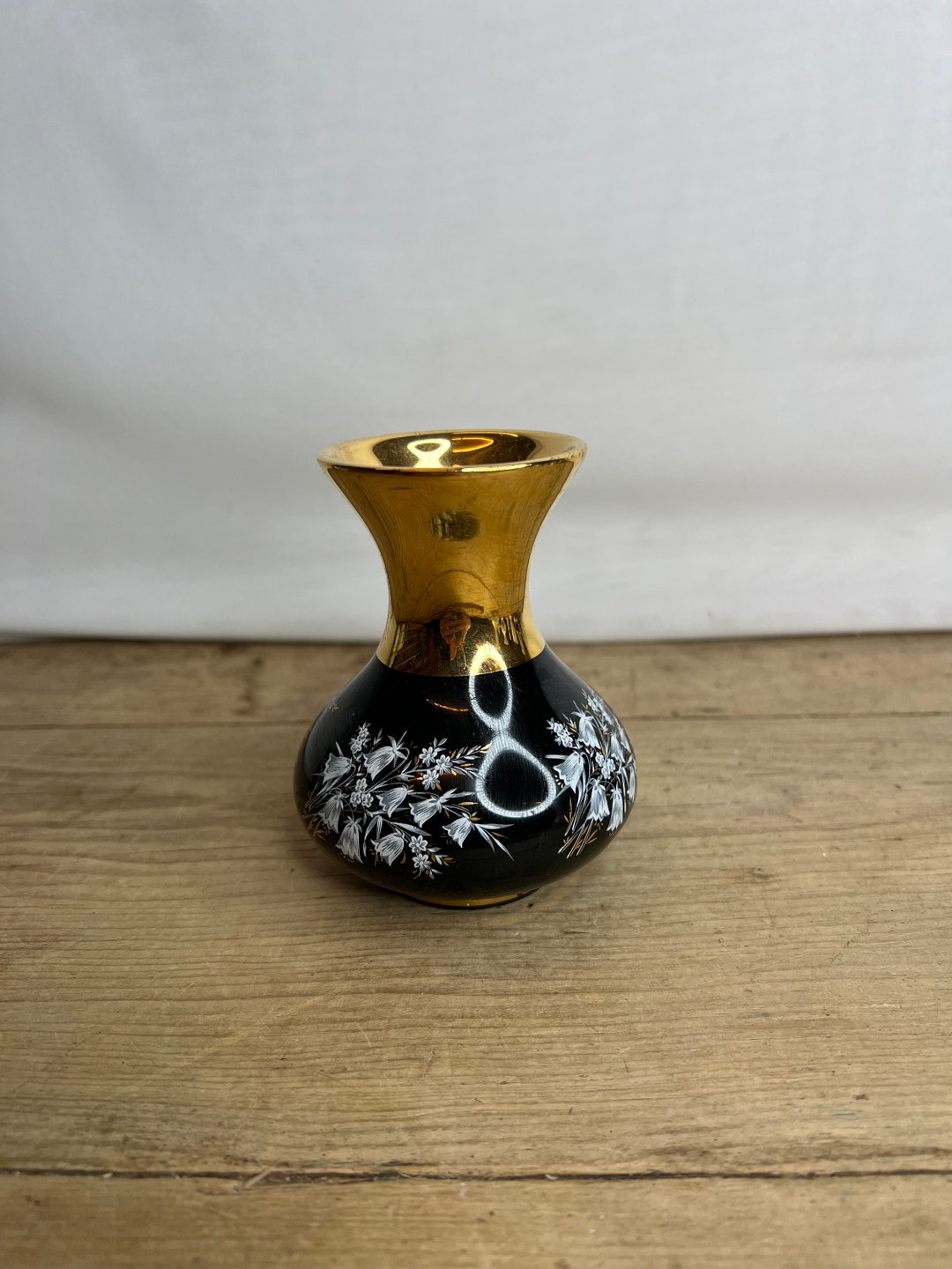 Vintage Buckfast Abbey Devonshire Black and 24K Gold With White Flowers Small Posy Vase Good ...