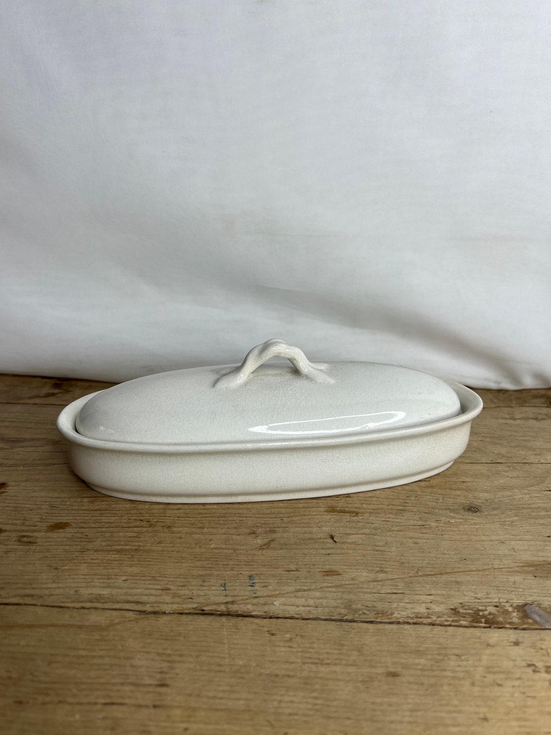 Vintage White Plain Toothbrush Box With Twisted Handle in Good ...