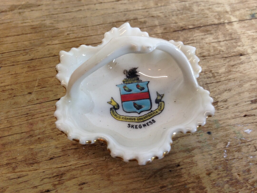 Vintage Crest Ware Blue and Red Small Jewellery Holder With Skegness ...