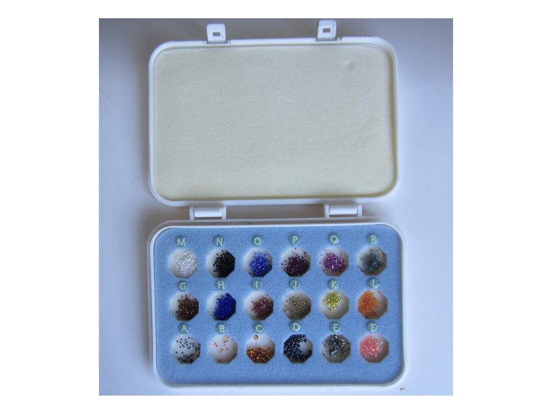 Travel Bead Separator for 18 Different Color Beads in Beading Case With ...