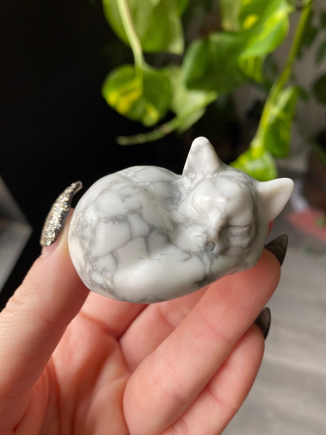 Howlite Sleeping Cat Crystal | Natural Howlite Stone Sleepy Kitty ...