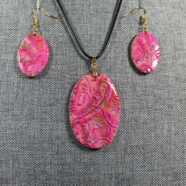 Bright Pink Necklace - Etsy