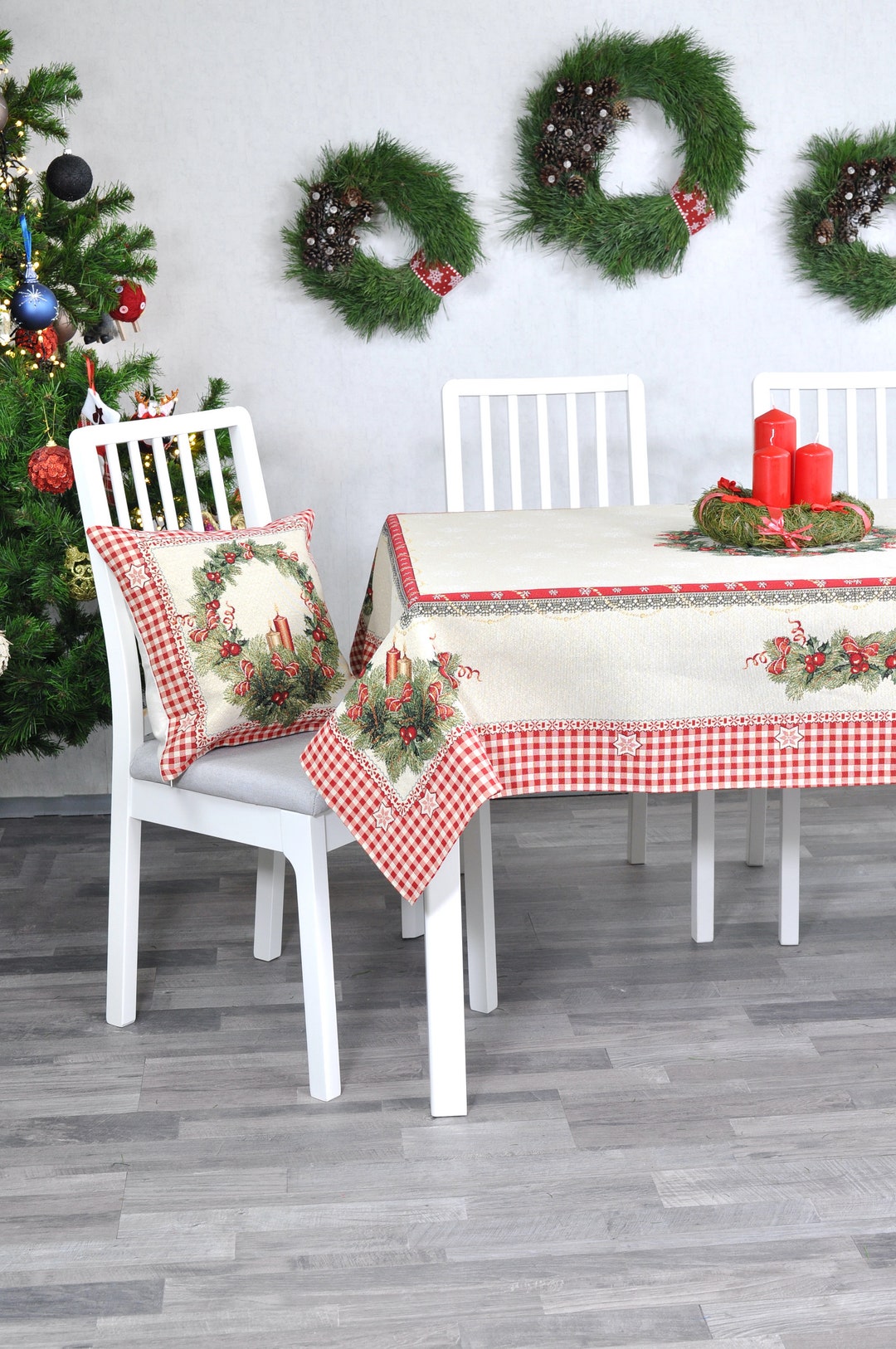 Christmas Tablecloth With Green Wreath and Candles, Rectangle ...